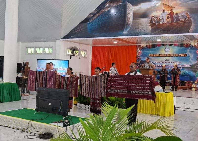 Sidang Hari ke-2 MPH-PGI: Kain Tenun Alor Simbol Persaudaraan dan ...